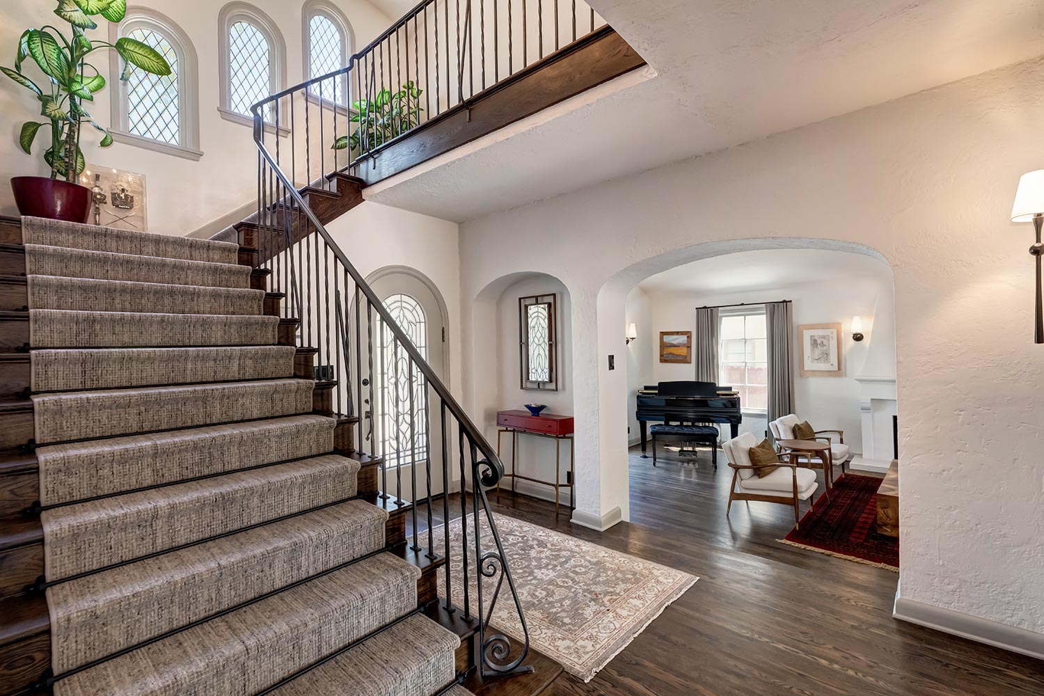 Loren Dunsworth - 829 Keniston Avenue, Los Angeles - Compass