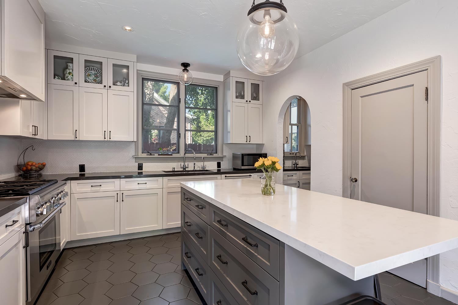 Loren Dunsworth - 829 Keniston Avenue, Los Angeles - Compass